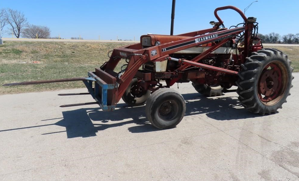 SOLD - 1962 International Harvester 560 Tractors 40 to 99 HP | Tractor Zoom