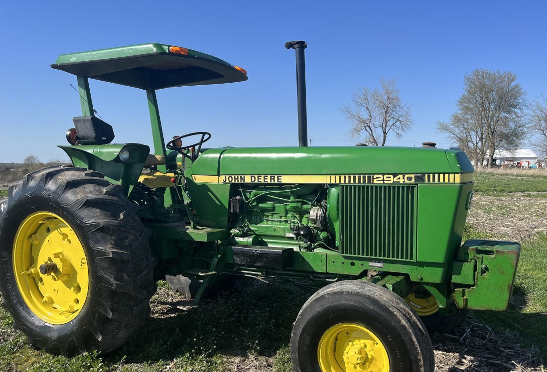 SOLD - 1981 John Deere 2940 Tractors with 10,525 Hrs | Tractor Zoom