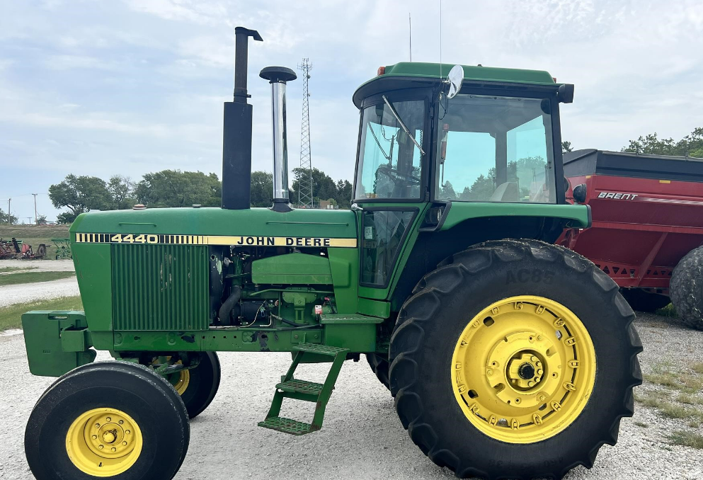 SOLD - 1981 John Deere 4440 Tractors 100 to 174 HP | Tractor Zoom