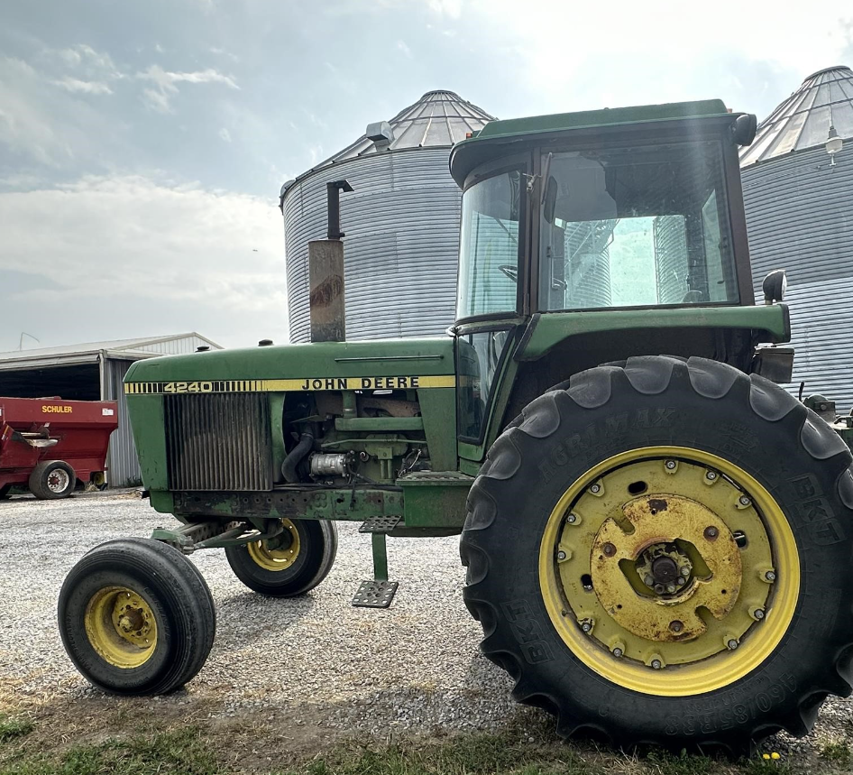 SOLD - 1984 John Deere 4240 Tractors 100 to 174 HP | Tractor Zoom