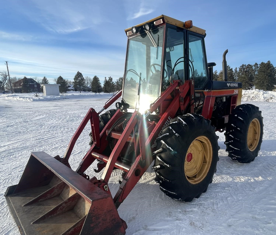 SOLD - 1984 Versatile 256 Tractors 100 to 174 HP | Tractor Zoom