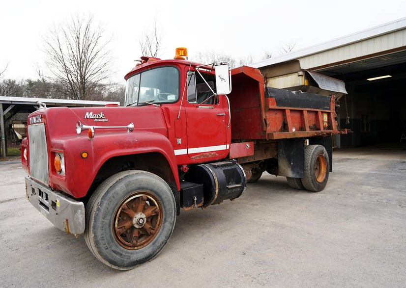 SOLD - 1985 Mack R600 Other Equipment Trucks | Tractor Zoom
