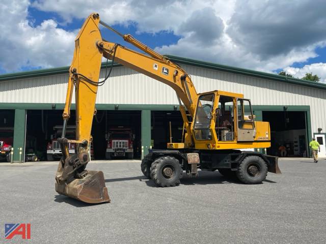 SOLD - 1986 John Deere 595 Construction with --- Hrs | Tractor Zoom