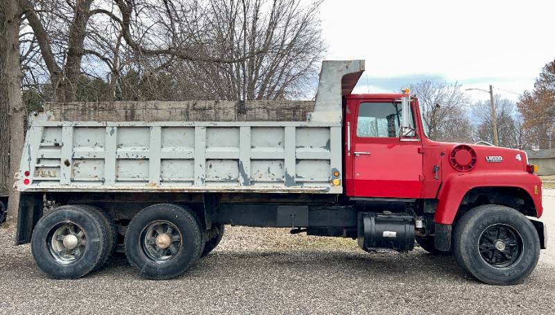 SOLD - 1989 Ford L8000 Other Equipment Trucks | Tractor Zoom