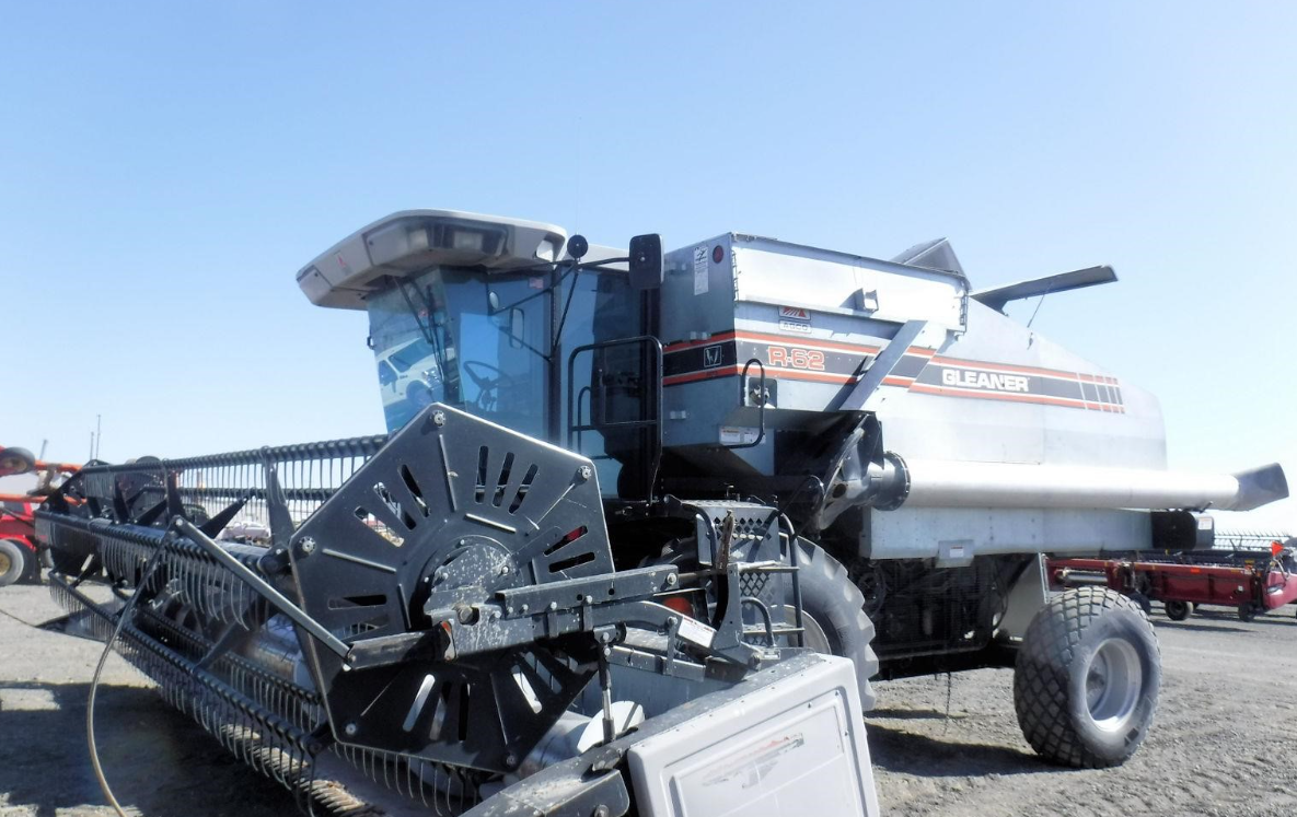 SOLD - 1995 Gleaner R62 Combines Class 6 | Tractor Zoom