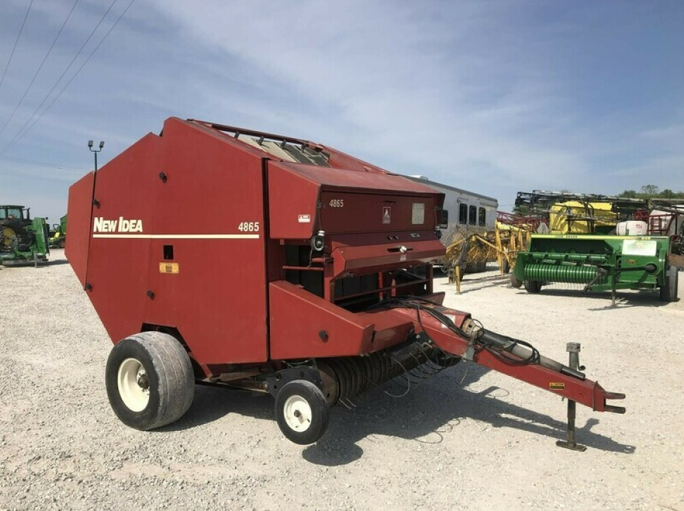 SOLD - 1999 New Idea 4865 Hay and Forage with --- Bales | Tractor Zoom