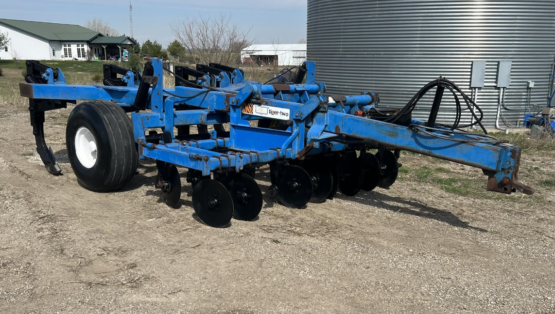 2000 DMI Coulter Champ Tillage Disk Rippers for Sale | Tractor Zoom