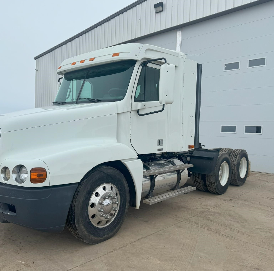 2000 Freightliner FLC120 Other Equipment Trucks for Sale | Tractor Zoom