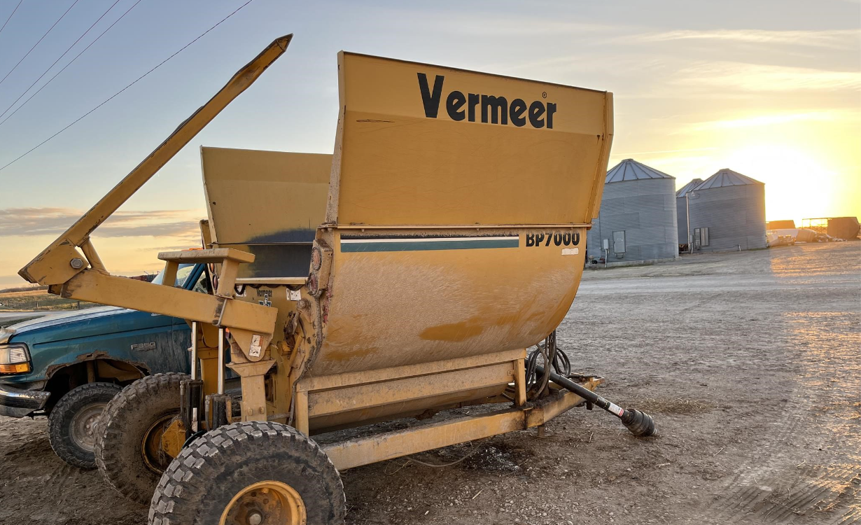 SOLD - 2004 Vermeer BP7000 Hay and Forage | Tractor Zoom