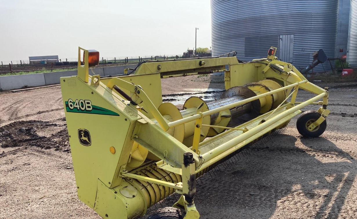 2005 John Deere 640B Harvesting Headers - Forage for Sale | Tractor Zoom