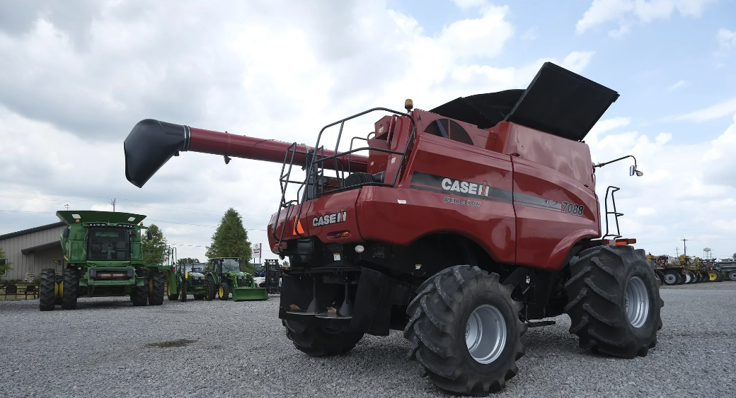 2009 Case IH 7088 Combines Class 7 for Sale | Tractor Zoom