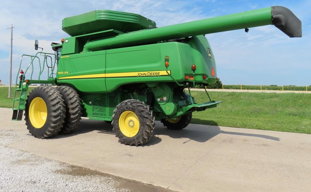 SOLD - 2010 John Deere 9670 STS Combines Class 6 | Tractor Zoom
