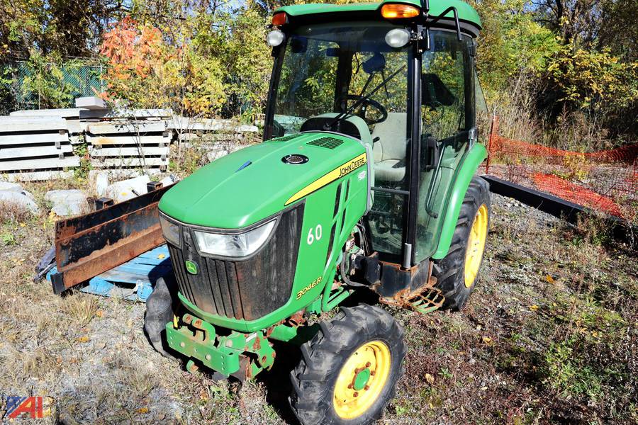 SOLD - 2014 John Deere 3046R Tractors with 46 HP | Tractor Zoom