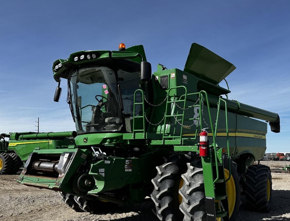 SOLD - 2017 John Deere S680 Combines with 2,207 Hrs | Tractor Zoom