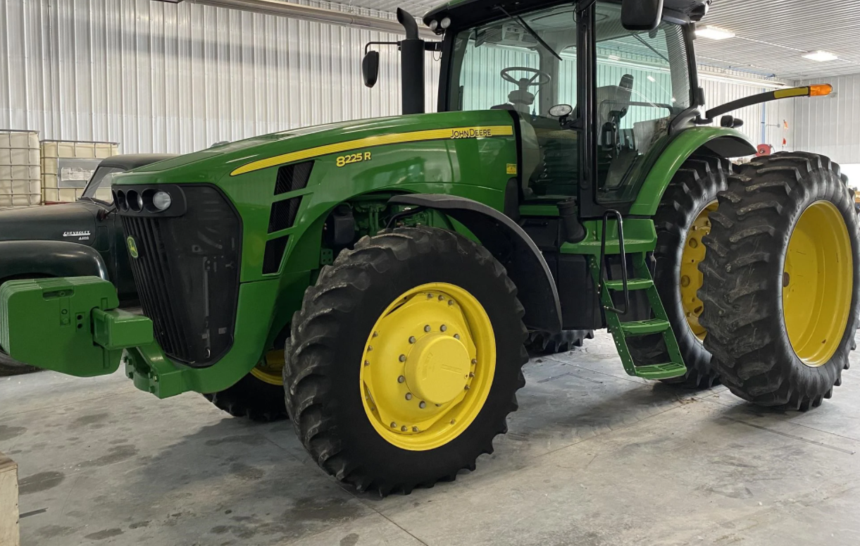 Tractor Zoom - 2010 John Deere 8225R
