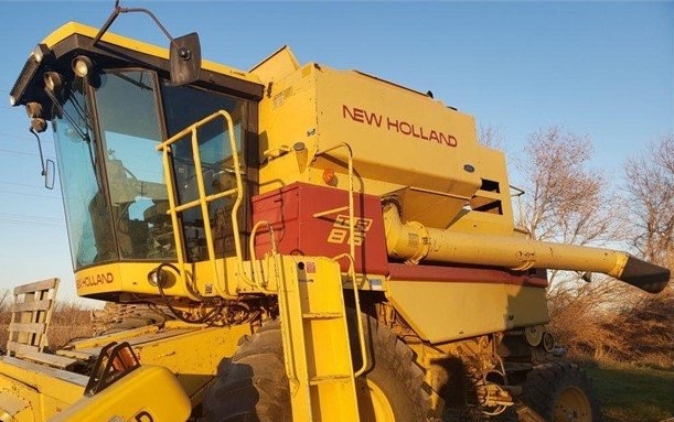SOLD - New Holland TR86 Combines Class 6 | Tractor Zoom
