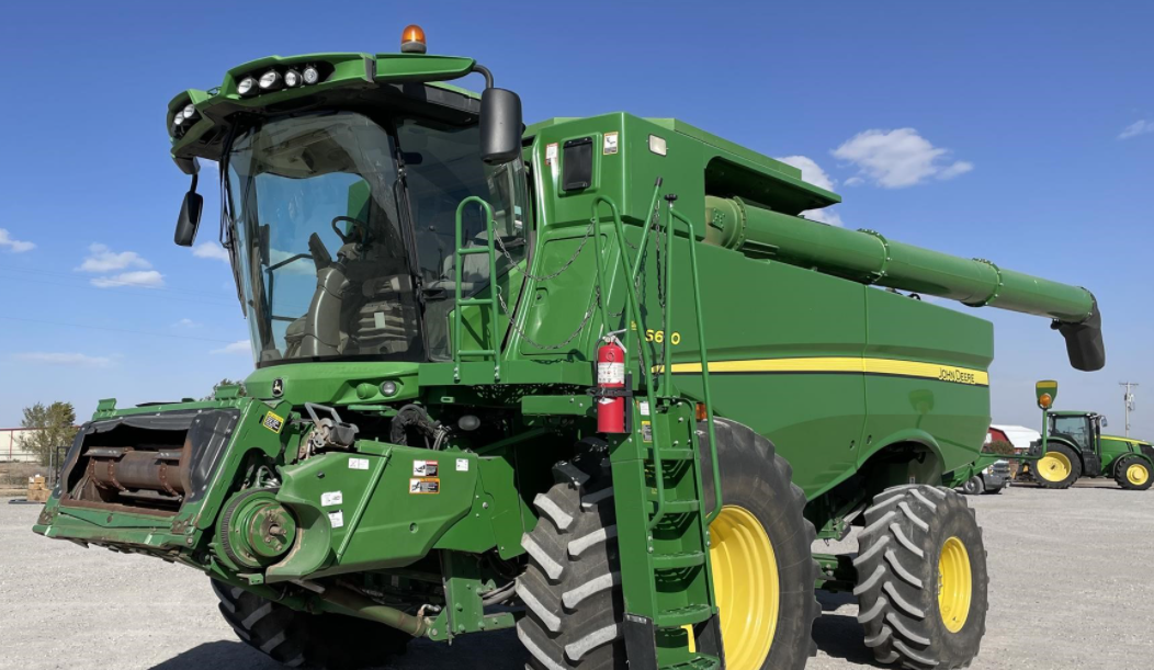 SOLD - 2015 John Deere S670 Combines Class 7 | Tractor Zoom