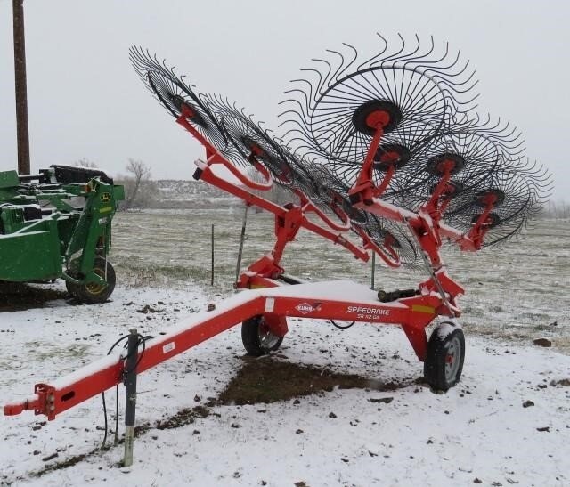SOLD - Kuhn SR112 Hay and Forage Hay - Rakes/Tedders | Tractor Zoom