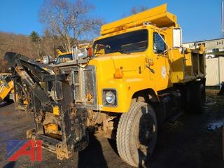 SOLD - 1991 International 2574 Other Equipment Trucks | Tractor Zoom