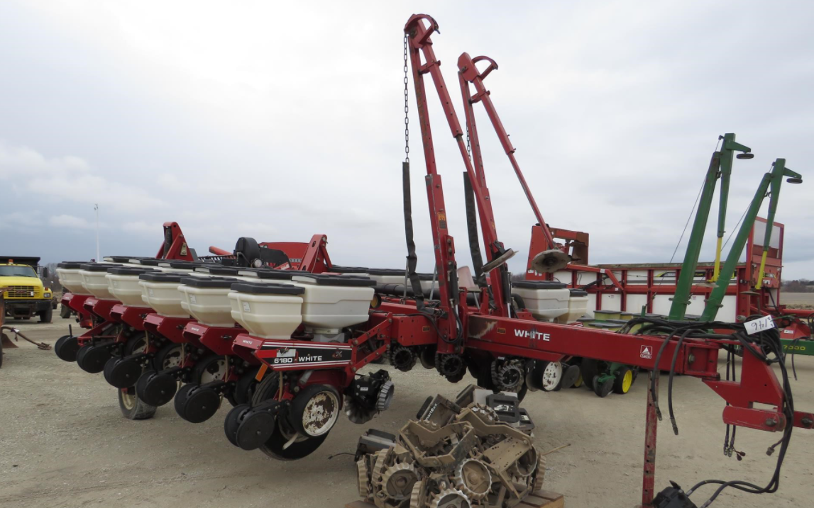 SOLD - White 6180 Planting Planters | Tractor Zoom
