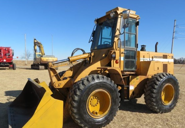 Tractor Zoom - 1986 Dresser 515B