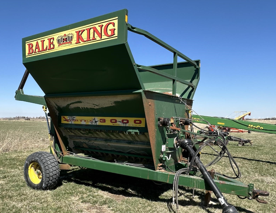Bale King 3000 Hay and Forage Bale Processors for Sale | Tractor Zoom