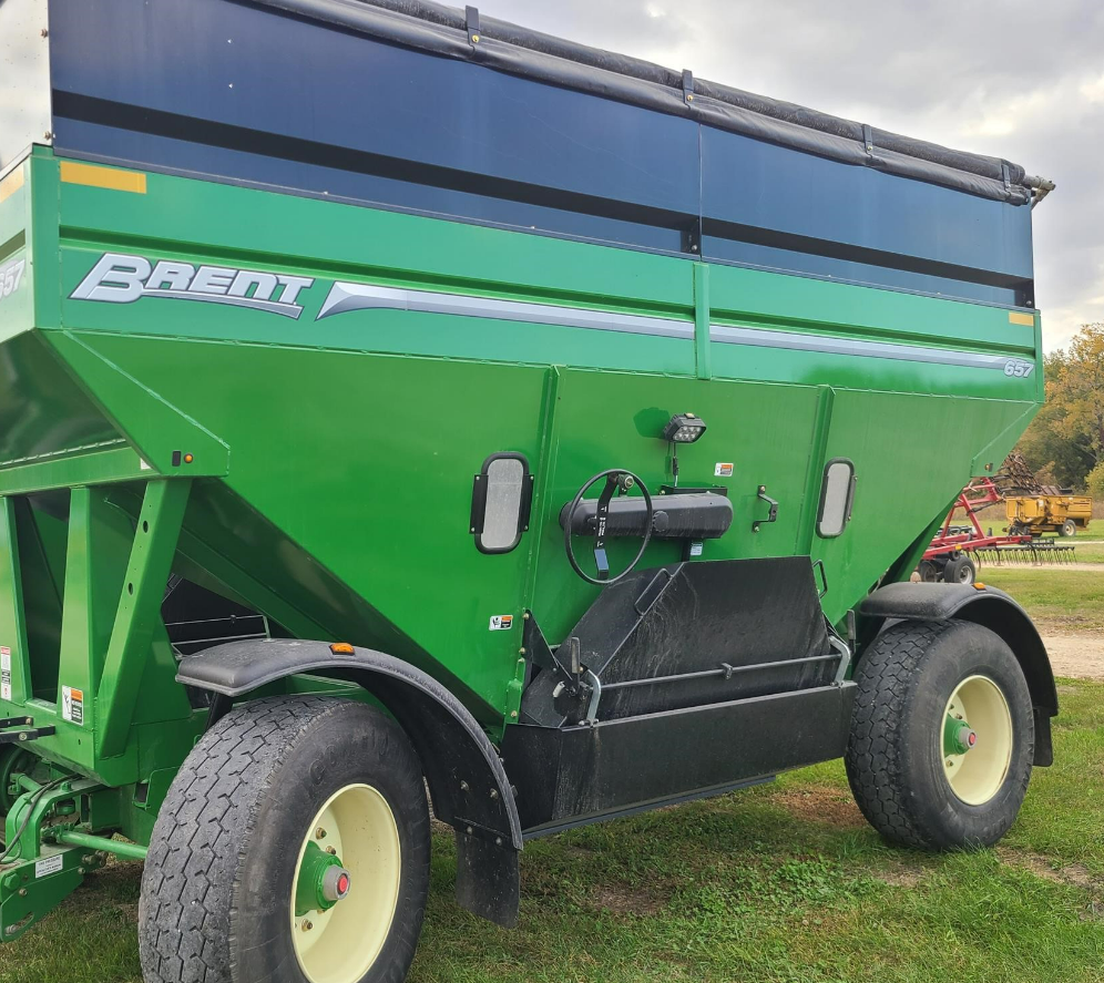 SOLD - Brent 657 Harvesting Gravity Wagons | Tractor Zoom
