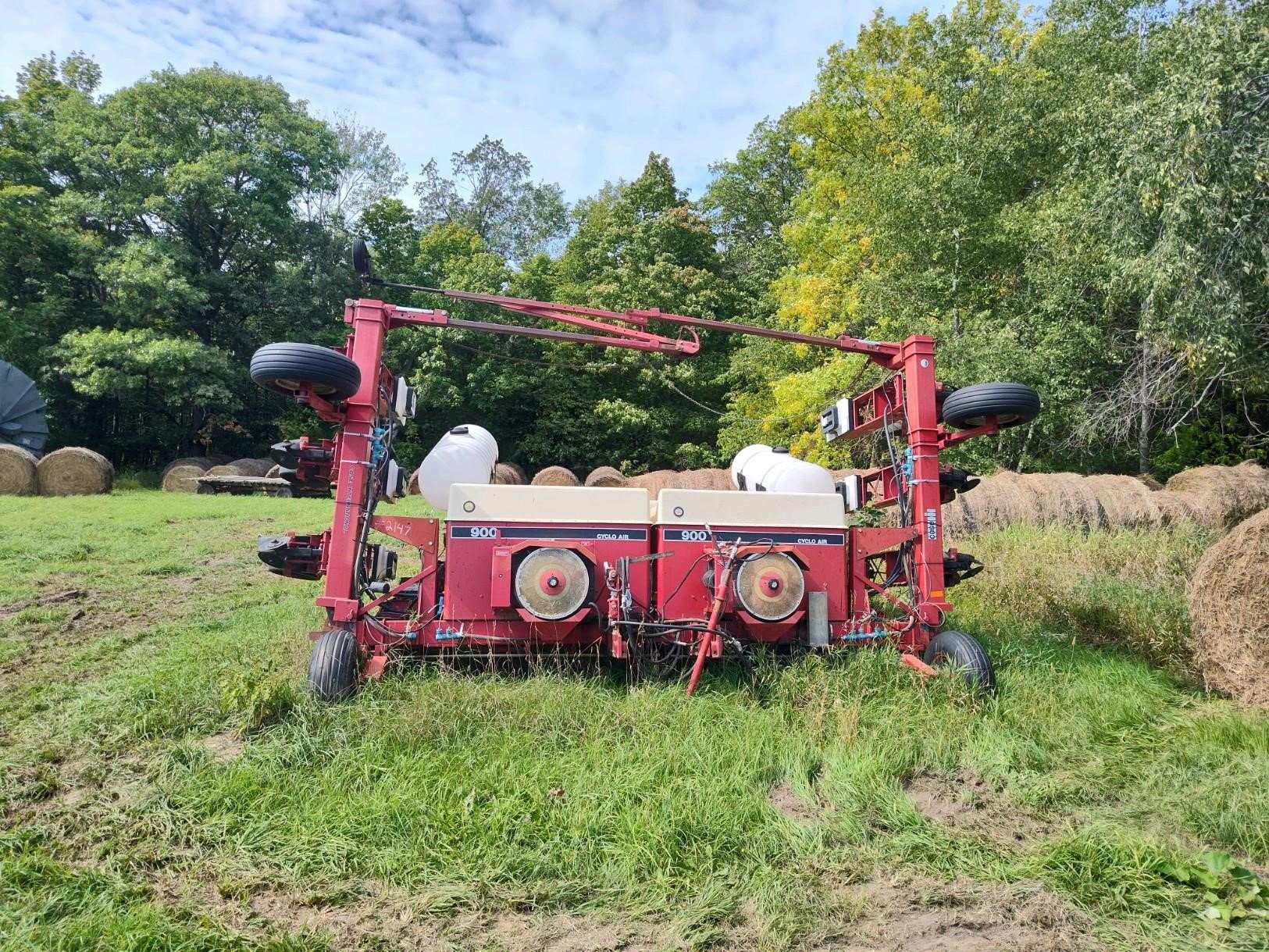 SOLD - Case IH 900 Cyclo Air Planting Planters | Tractor Zoom