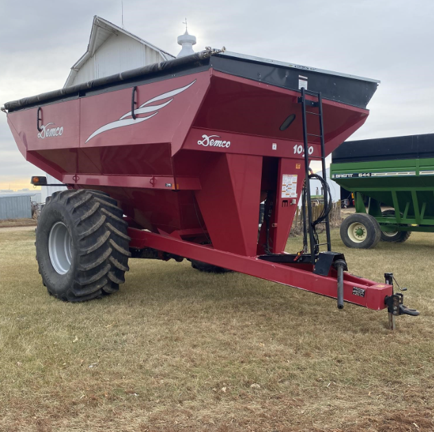 SOLD - Demco 1050 Harvesting Grain Carts | Tractor Zoom