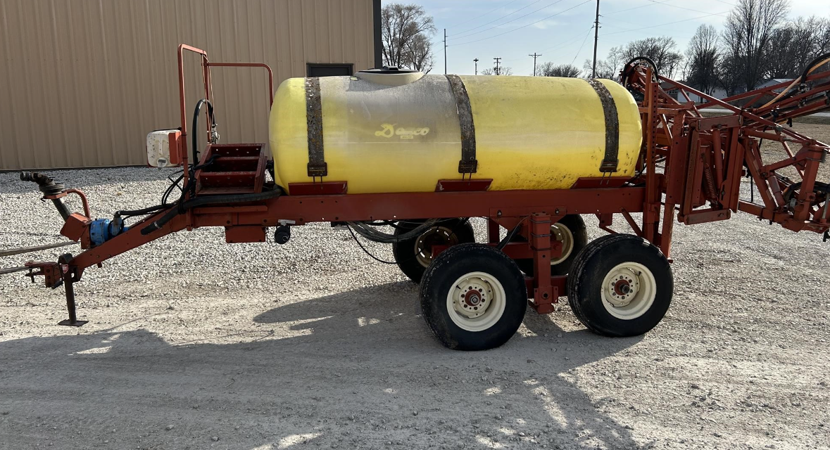 SOLD - Demco 600 Chemical Applicators with 600 Gal | Tractor Zoom