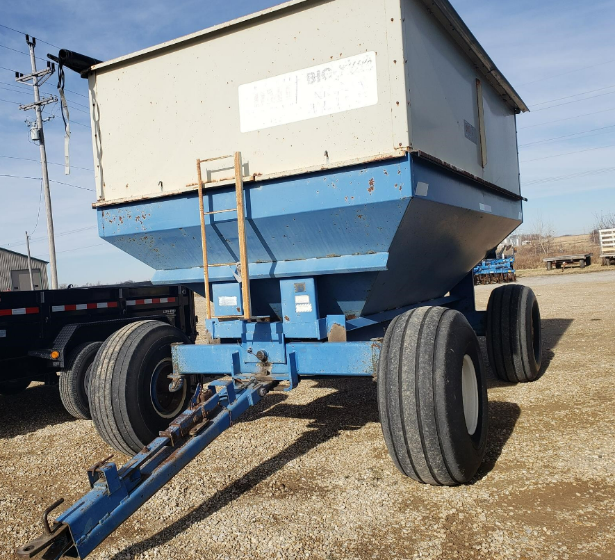 SOLD - DMI 450 Harvesting Gravity Wagons | Tractor Zoom
