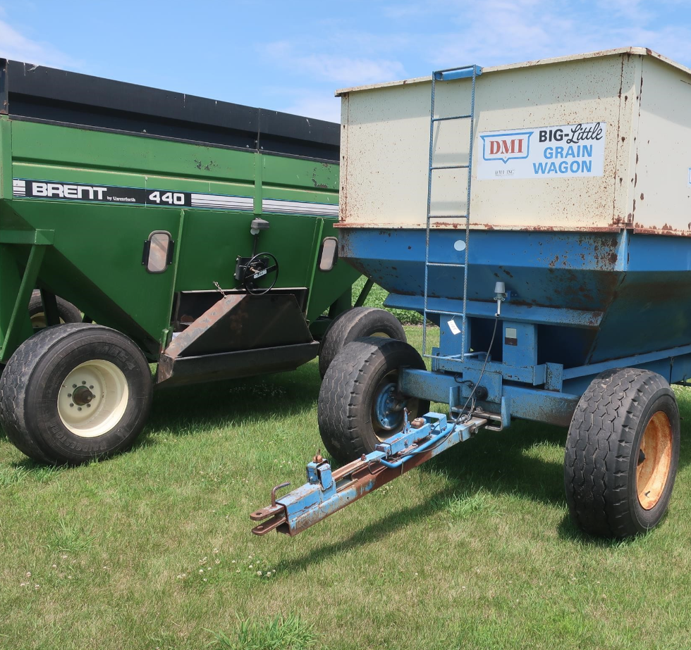 DMI D-412 Harvesting Gravity Wagons for Sale | Tractor Zoom