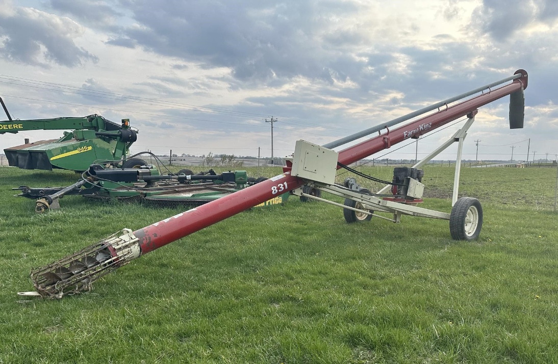SOLD - Farm King 831 Harvesting with 31 Ft | Tractor Zoom