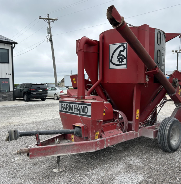 SOLD - Farmhand 822 Hay and Forage Grinders/Mixers | Tractor Zoom