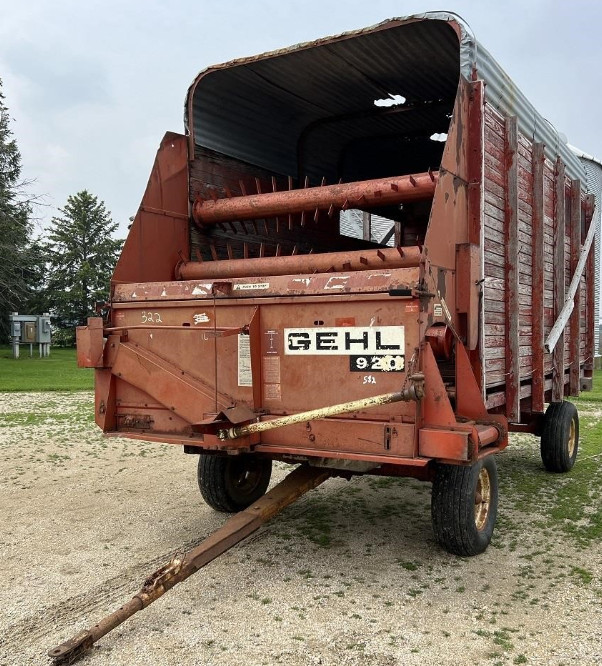 Gehl BU920 Harvesting Forage Wagons for Sale | Tractor Zoom