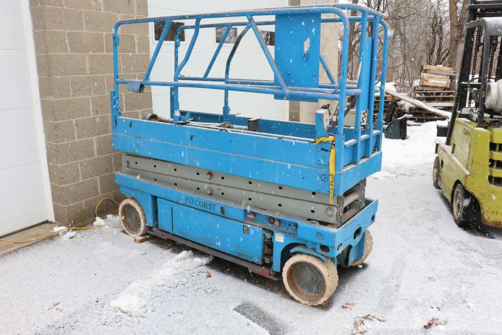 SOLD - Genie GS-2032 Construction Aerial Lifts | Tractor Zoom