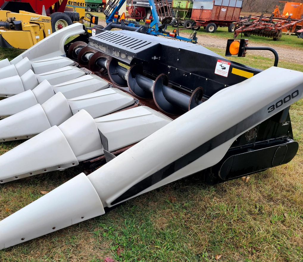 SOLD - Gleaner 3000 Harvesting Headers - Row Crop | Tractor Zoom
