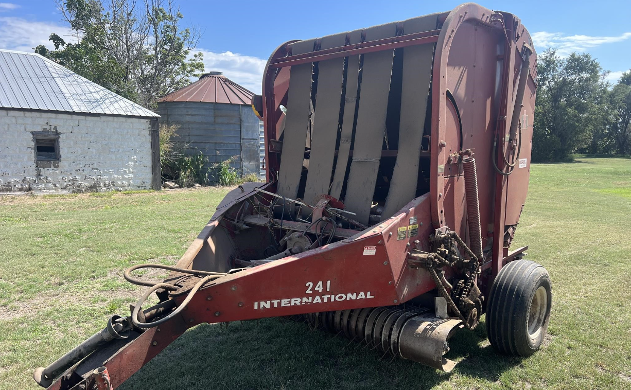 International Harvester 241 Hay and Forage Balers - Round for Sale ...