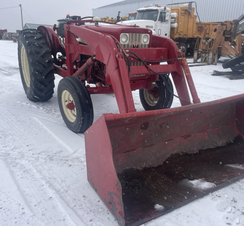 SOLD - International Harvester 504 Tractors 40 to 99 HP | Tractor Zoom