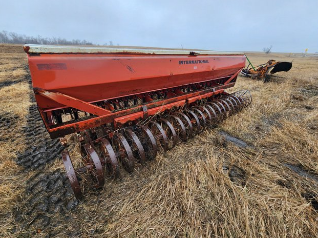 SOLD - International Harvester 620 Planting Grain Drills | Tractor Zoom