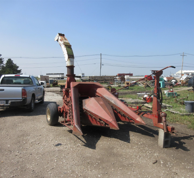 SOLD - International Harvester 650 Harvesting | Tractor Zoom