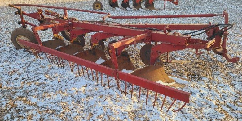 SOLD - International Harvester 710 Tillage Plows | Tractor Zoom