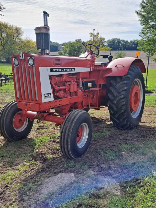 SOLD - International Harvester 806 Tractors 100 to 174 HP | Tractor Zoom