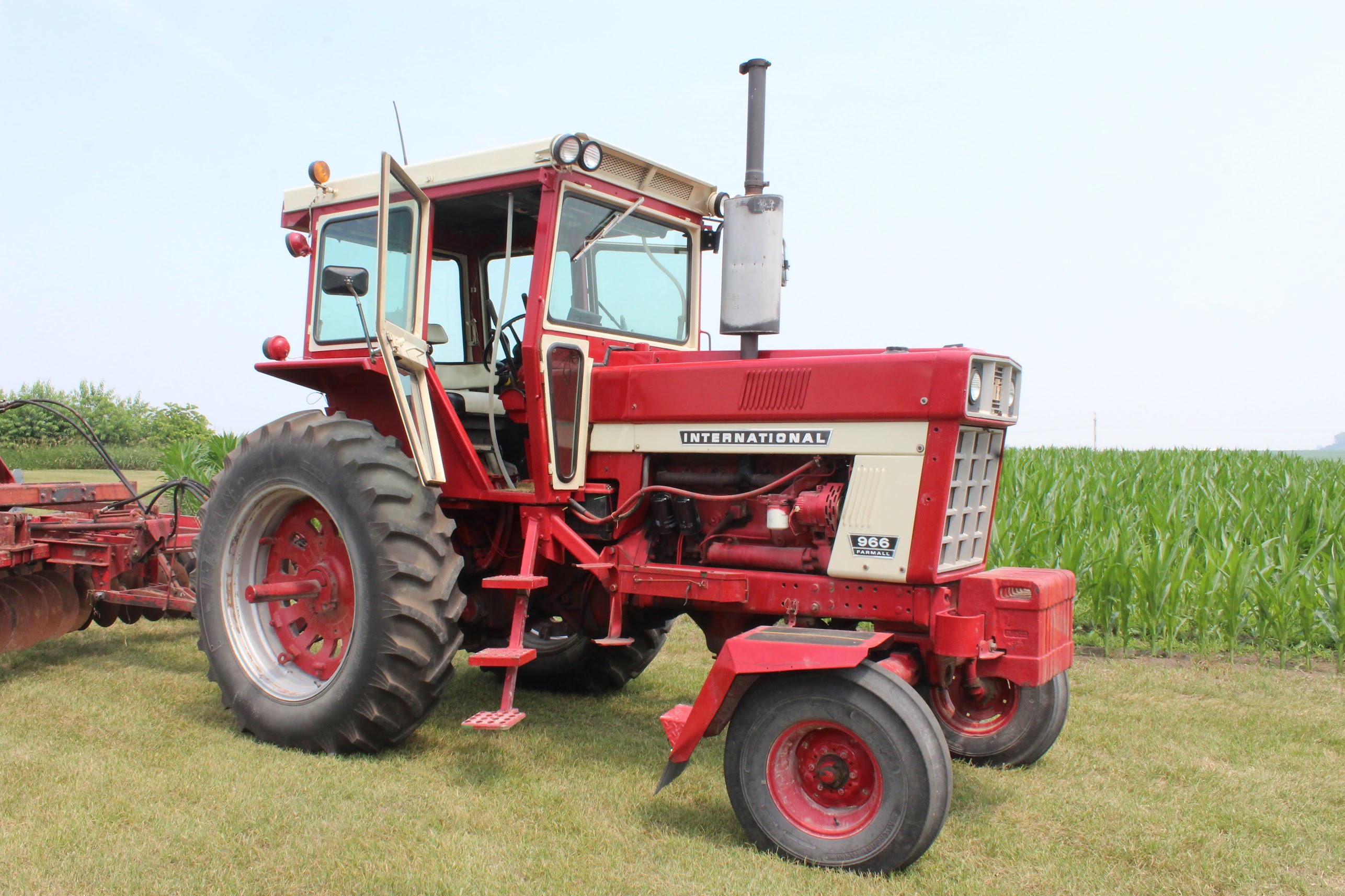 International Harvester 966 Tractors 40 to 99 HP for Sale | Tractor Zoom