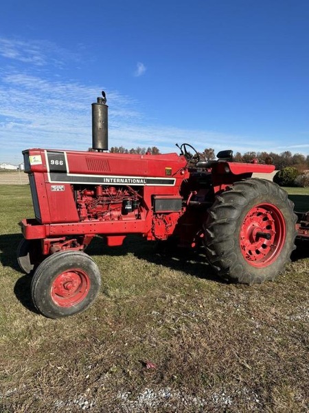 SOLD - International Harvester 966 Tractors 40 to 99 HP | Tractor Zoom