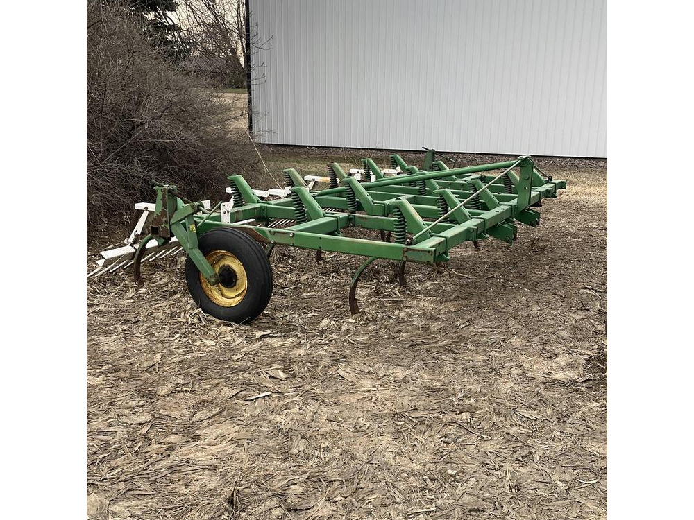 SOLD - John Deere 1610 Tillage Chisel Plows | Tractor Zoom