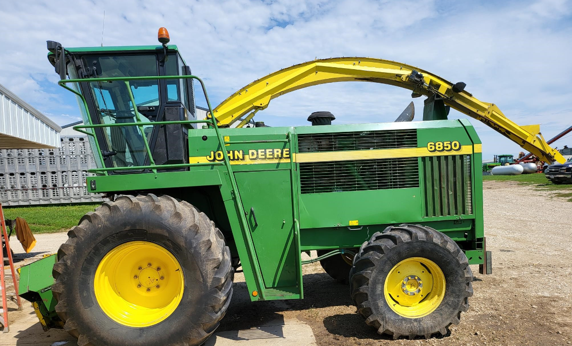 SOLD - John Deere 6850 Harvesting Forage Harvesters - Self Propelled ...