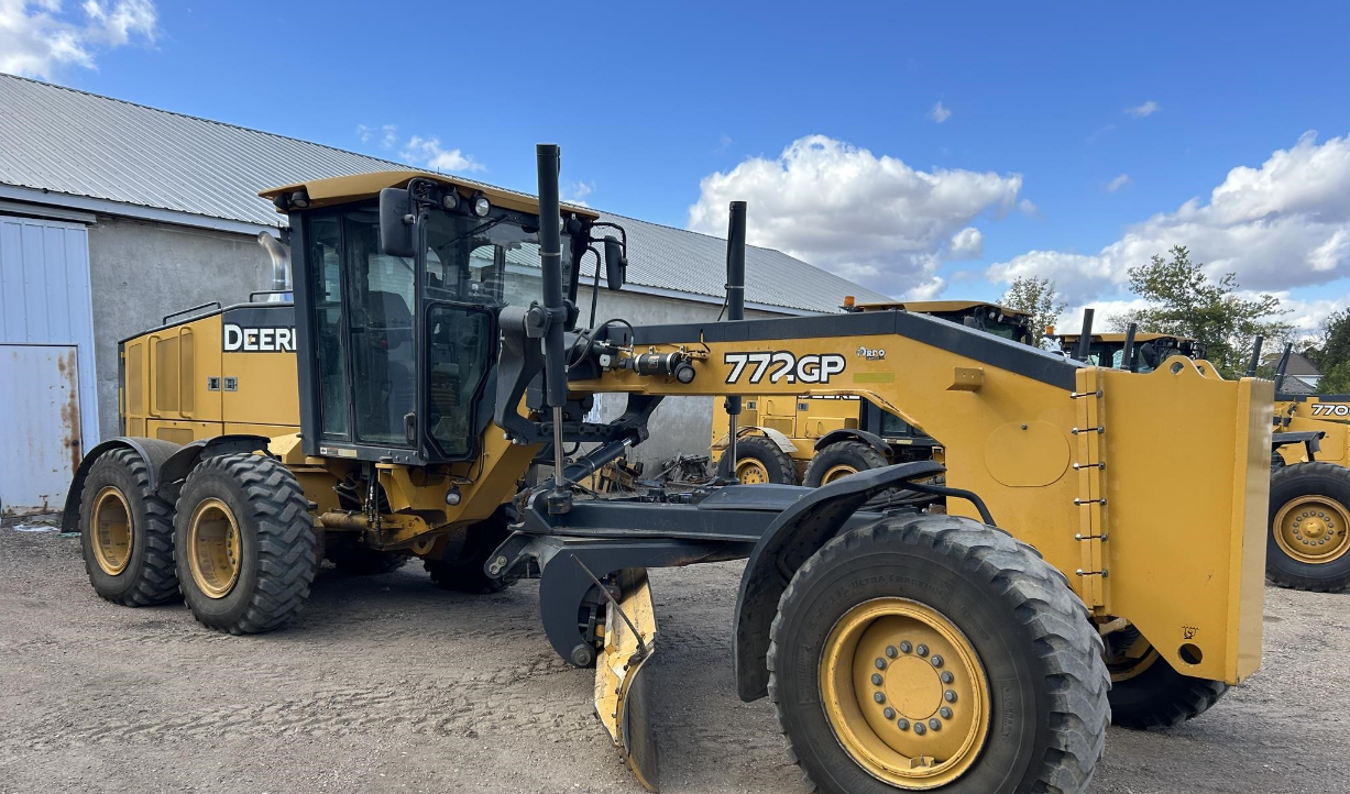 SOLD - John Deere 772GP Construction Motor Graders | Tractor Zoom