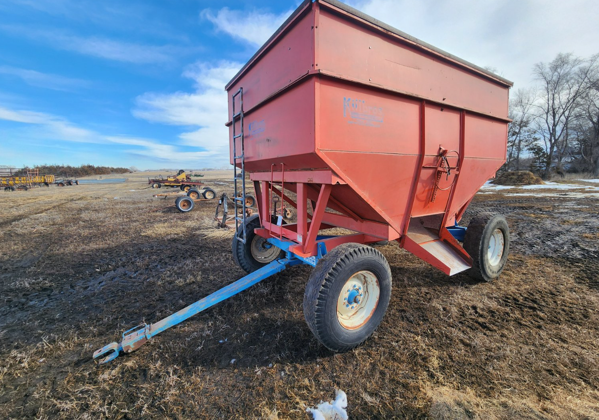 SOLD - Killbros 385 Harvesting Gravity Wagons | Tractor Zoom