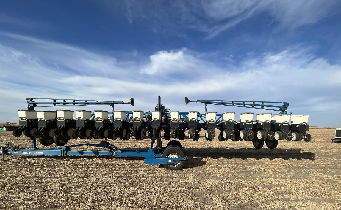 SOLD - Kinze 3600 Planting Planters | Tractor Zoom